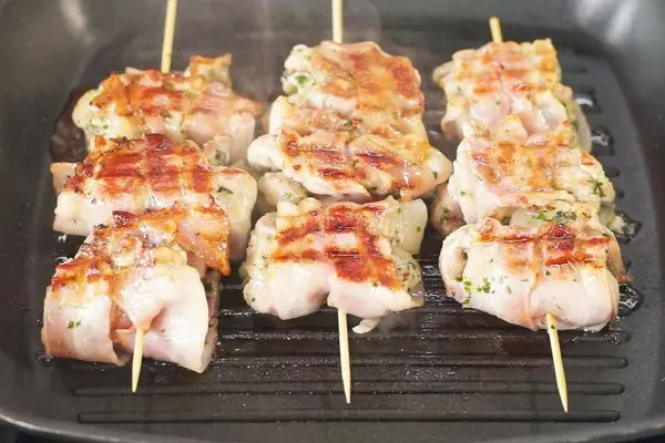Шашлык из свиной шеи в беконе - Кулинарный рецепт приготовления от ...